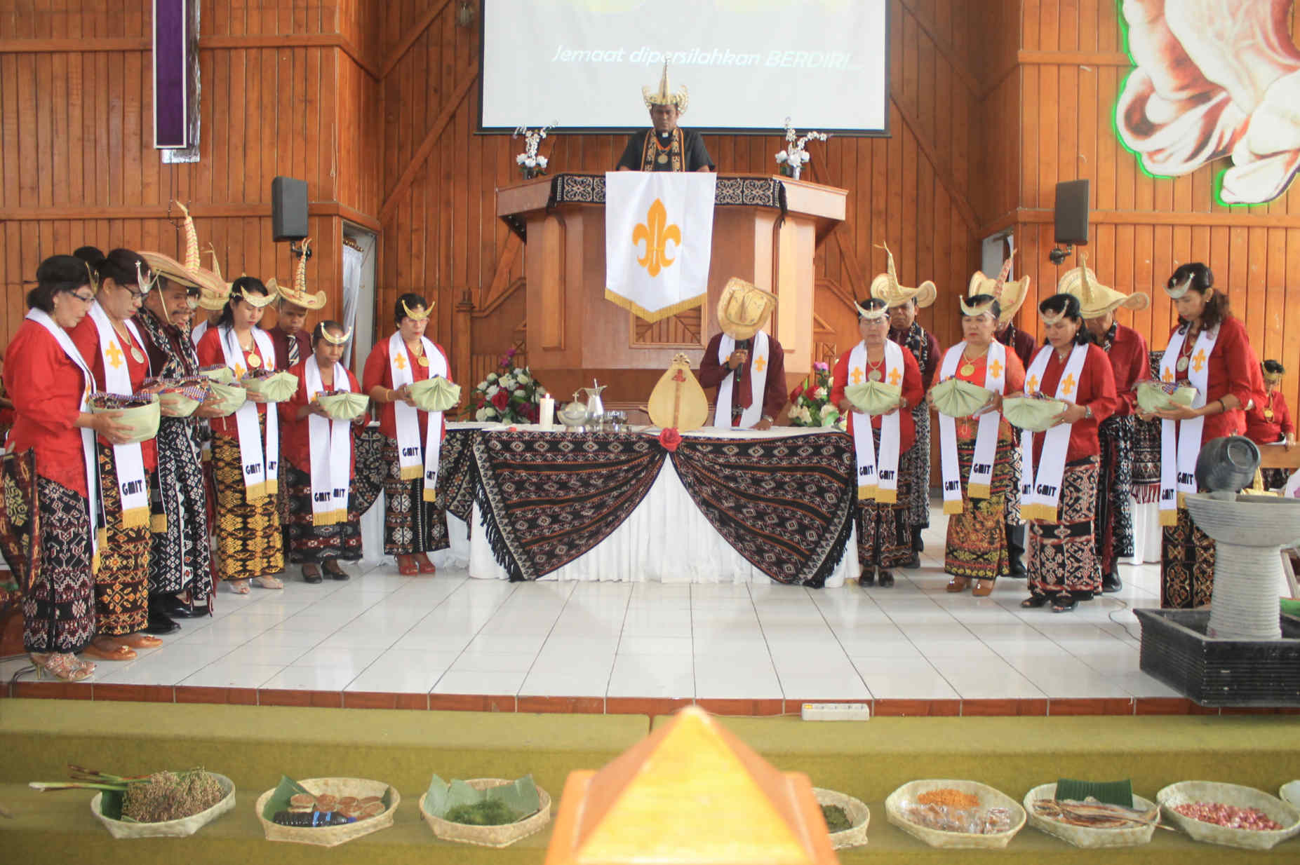 LITURGI ETNIS HADIRKAN SUASANA SERASA DI KAMPUNG HALAMAN – SINODE GMIT