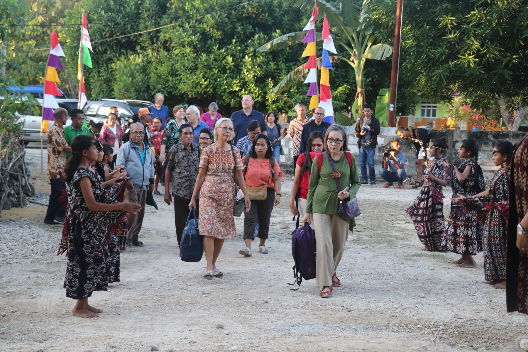Unit Bahasa dan Budaya GMIT Luncurkan Alkitab Bahasa Rote-Lole – SINODE ...