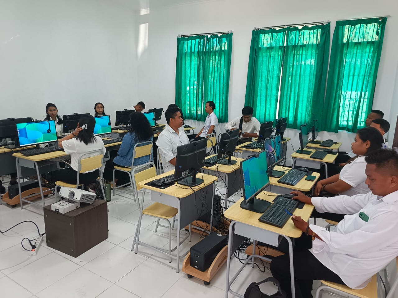 Jawab Kebutuhan Lapangan Kerja di Era Digital, GMIT Adakan Pelatihan Desain Grafis Berbasis ...